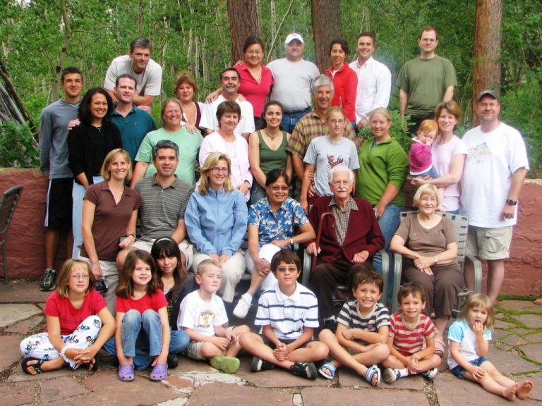 Tips for Hosting the perfect Family Gathering - Cookifi